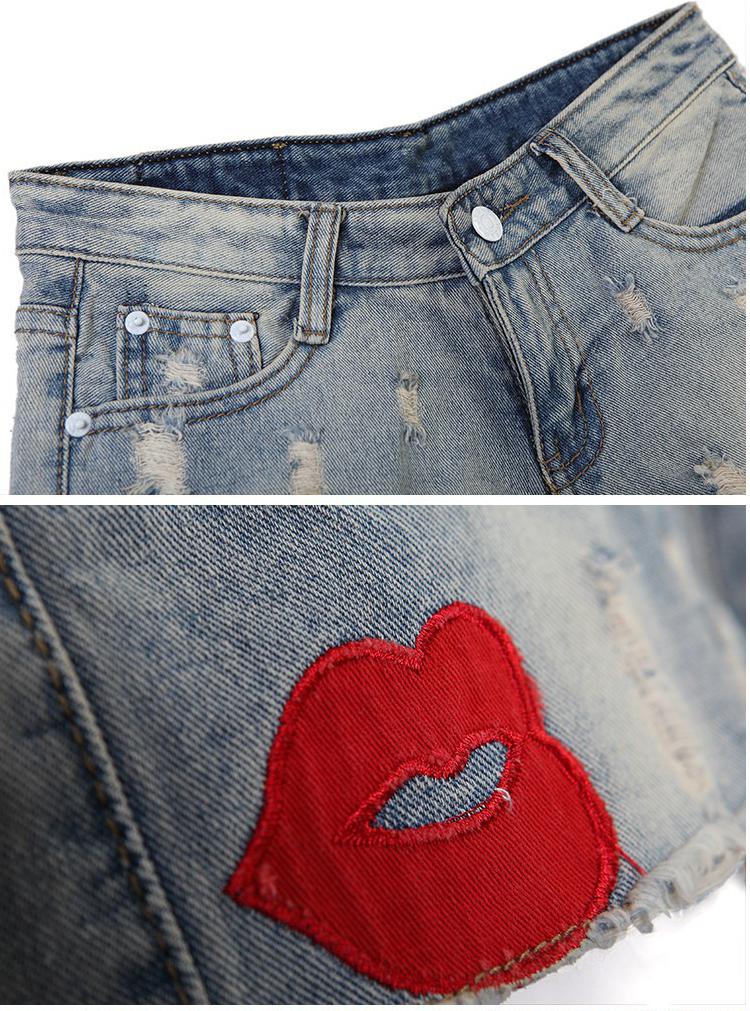 Stitching Gems Lip Hole Denim Shorts on Luulla